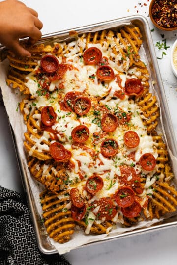 Easy Cheesy Pepperoni Pizza Fries - Midwest Foodie